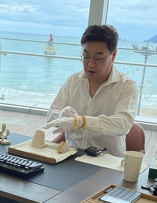 금값, 사상 최고치 근접 ...'금값 질주'에 보유 늘리는 각국