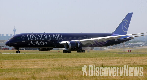 리야드 에어, 세계에 비행의 미래 선보이려 파리에 도착.. 파리에어쇼 참가