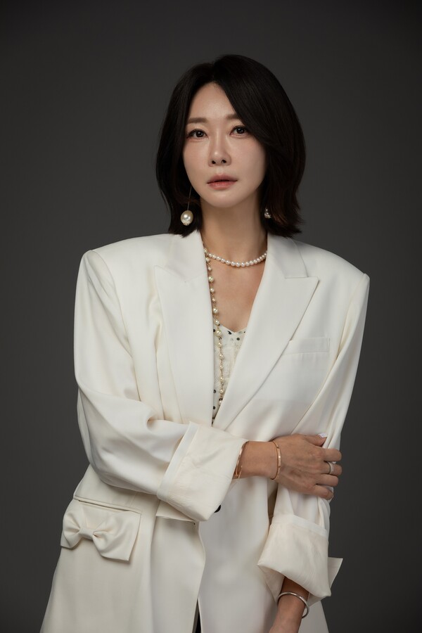 [인터뷰] 모델 장윤정, 모델에서 음악 교수로...다재다능한 예술가의 여정